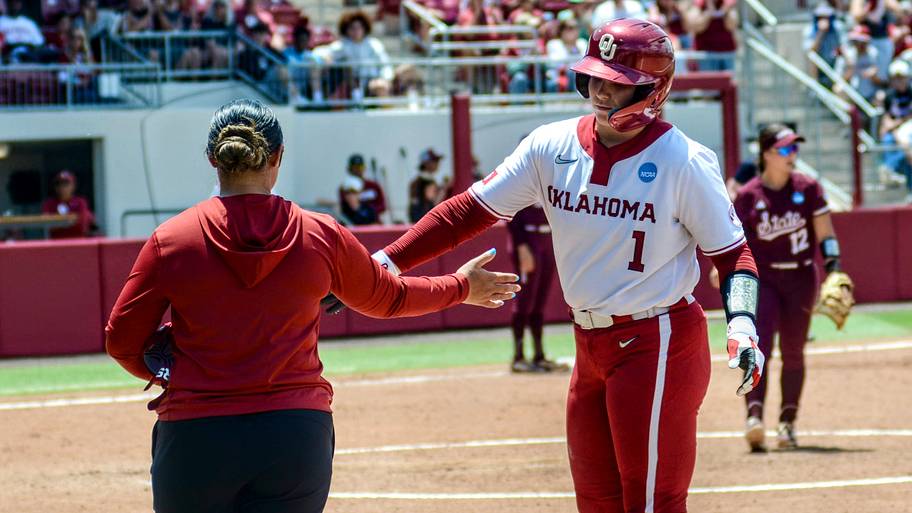 Oklahoma's Kendall Wells wins national award
