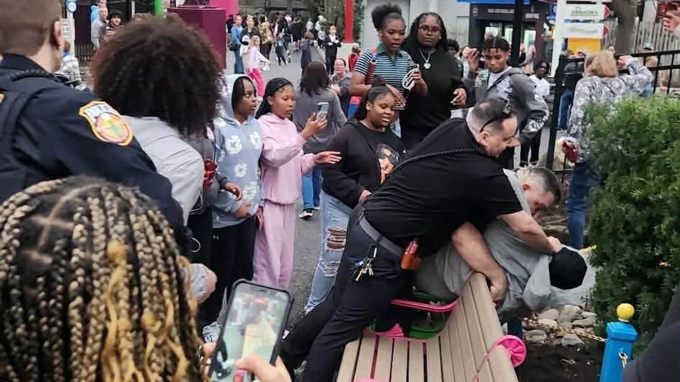 Patrons had to shield children, hide under tables during Hersheypark ...