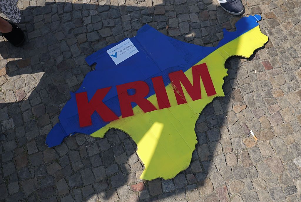 Ukraine targets key Crimea crossing amid broader strikes on Russian ...