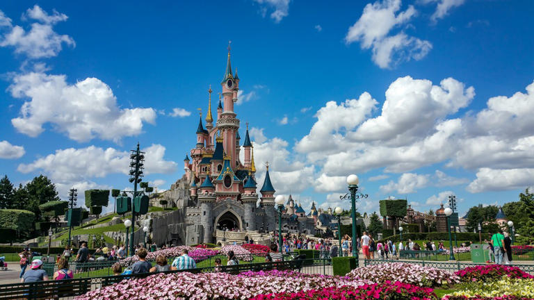 Disney gastó más de 73,000 millones de pesos en Disneyland París ...