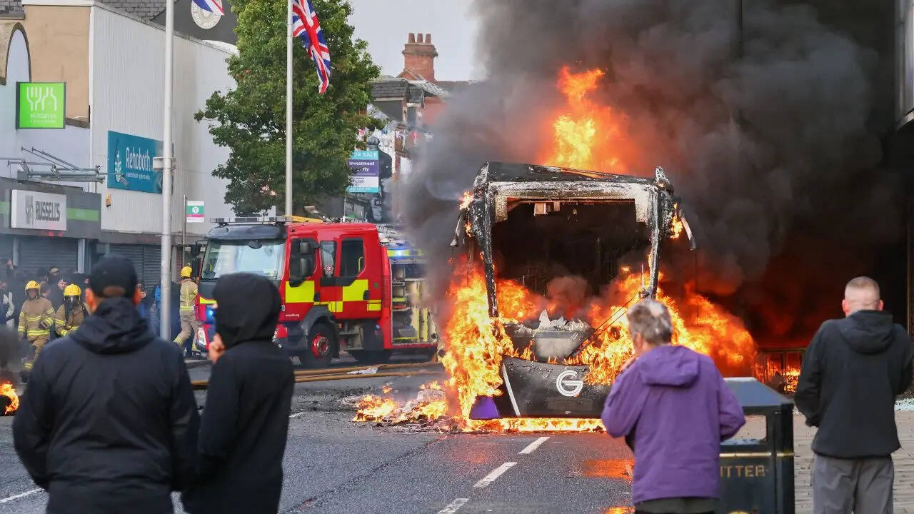 Belfast in flames: Buses torched as stabbing sparks anti-migration ...