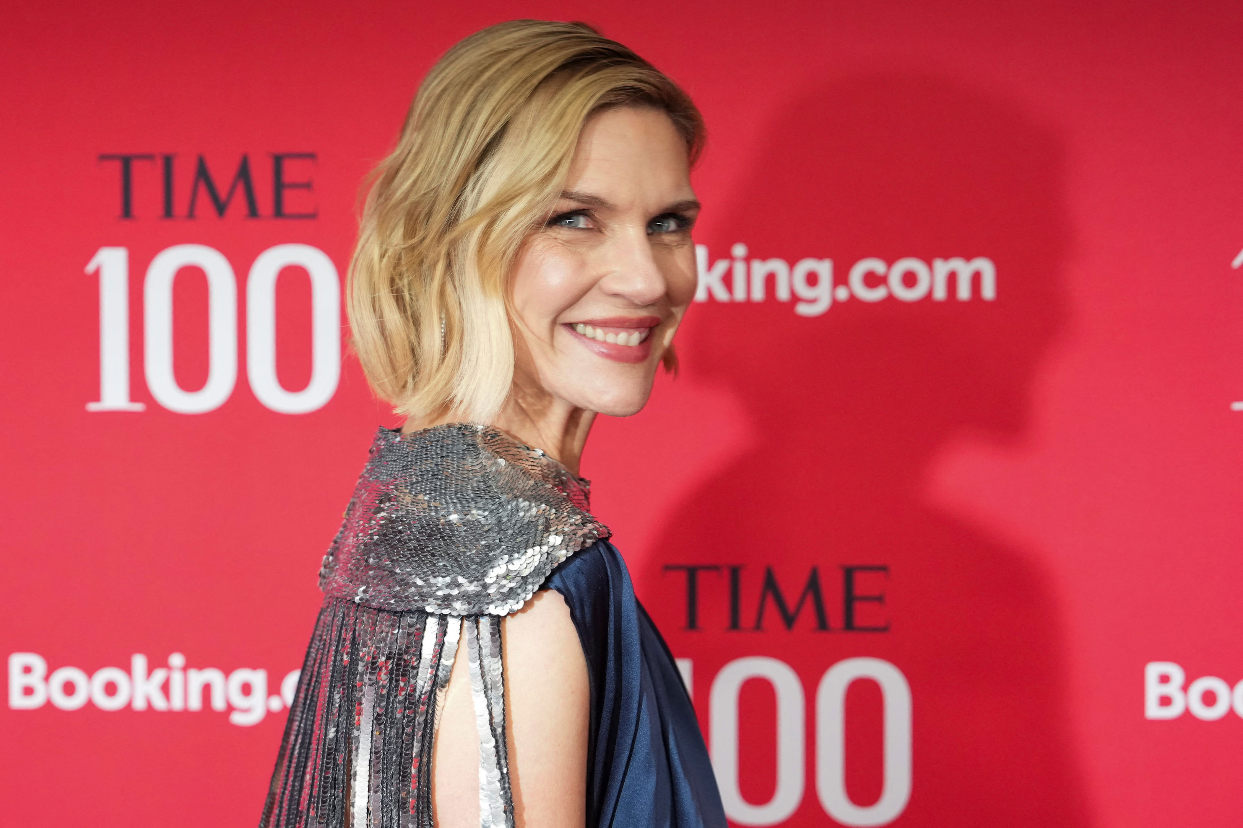 Bryan Cranston jokes with Rhea Seehorn about her 11-year engagement