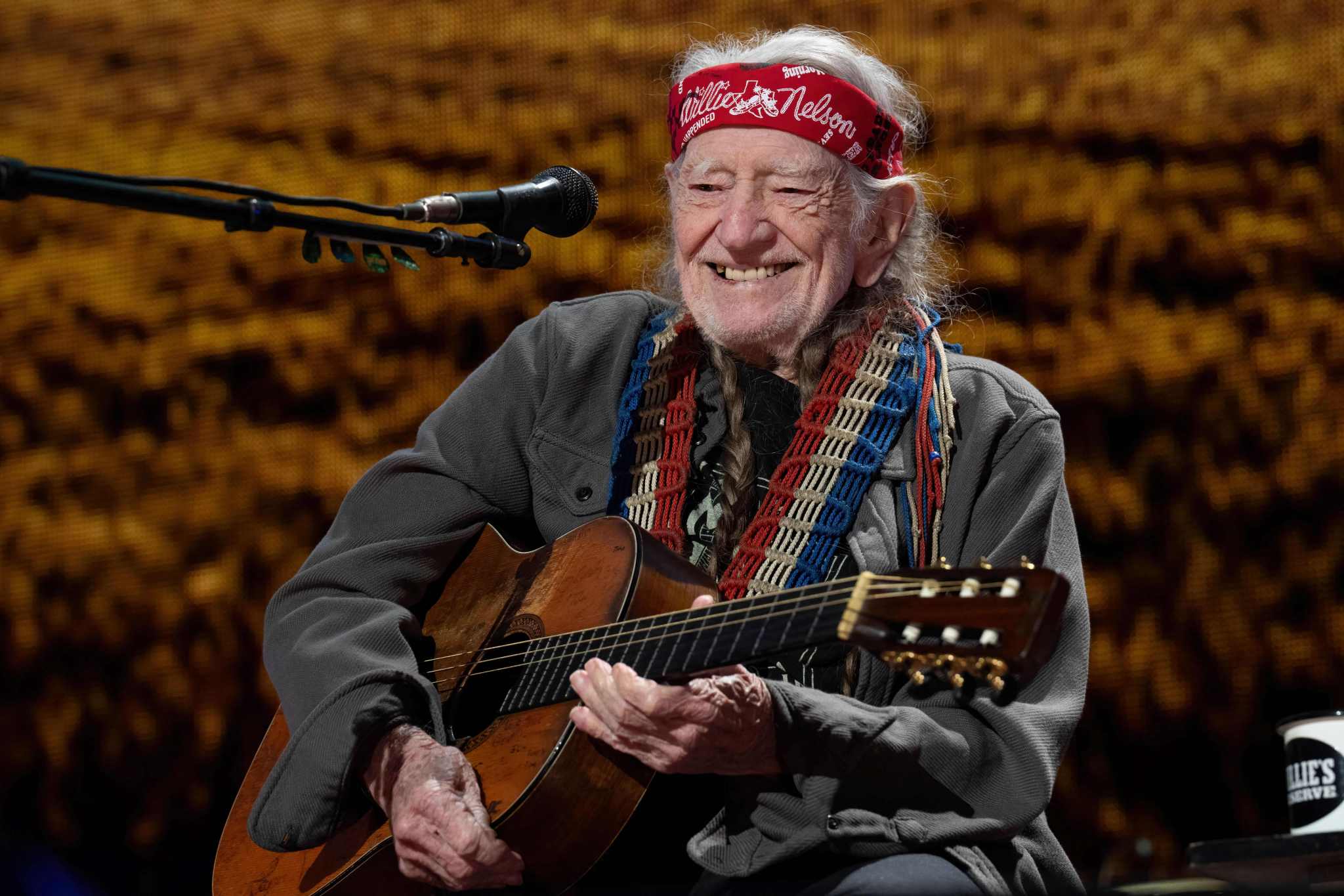 Willie Nelson taps John Mellencamp, Neil Young to headline Farm Aid in ...