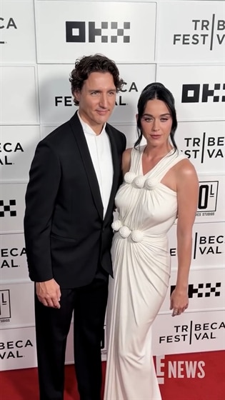 Katy Perry and Justin Trudeau pose together