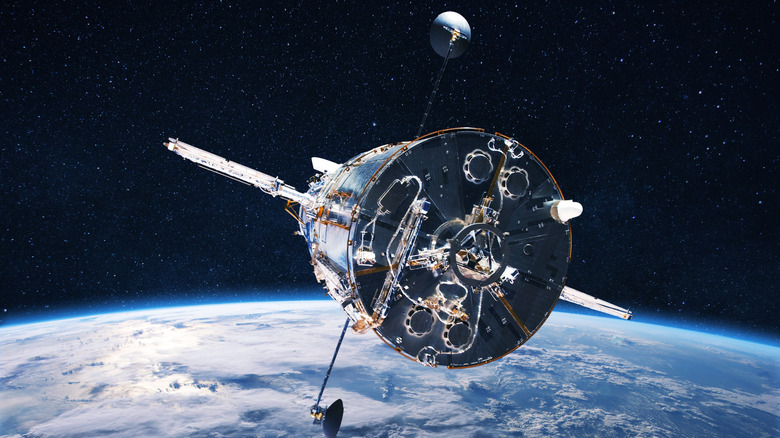 Why does NASA need to use atomic clocks in space?