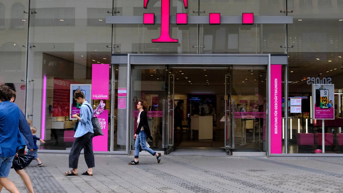 T-Mobile caps download speed with new internet plan restriction