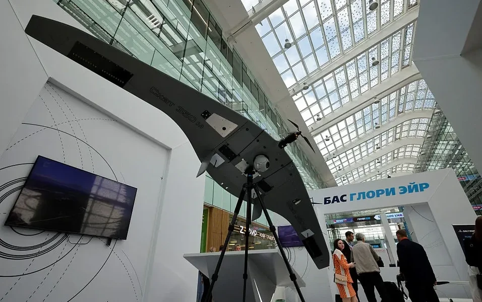 Russia unveils Geran-4 drones as US launches satellite project