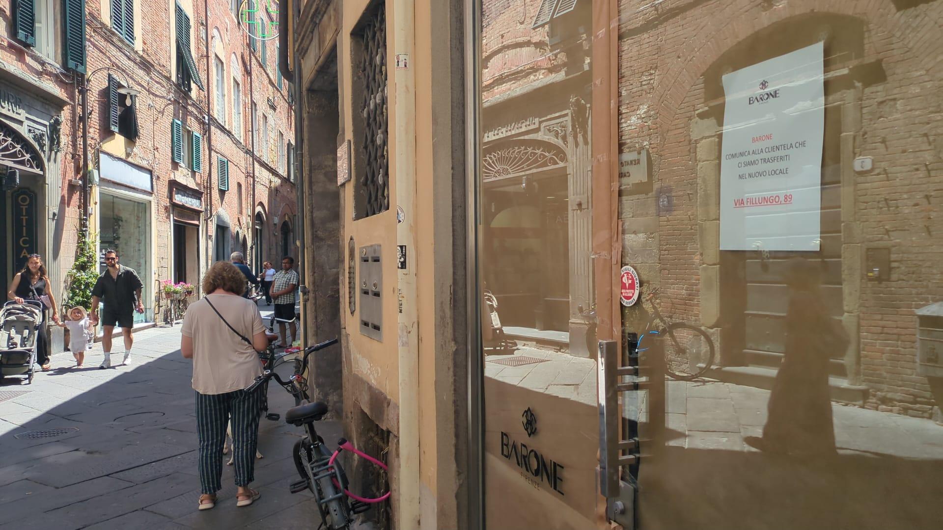 Lucca, assalto dei negozi di souvenir. Ne apre un altro in via Santa ...