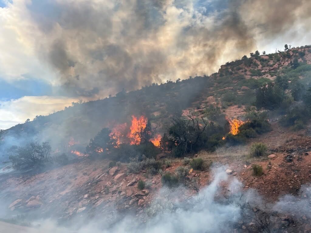 New fire shuts down Interstate 70 near Glenwood Springs