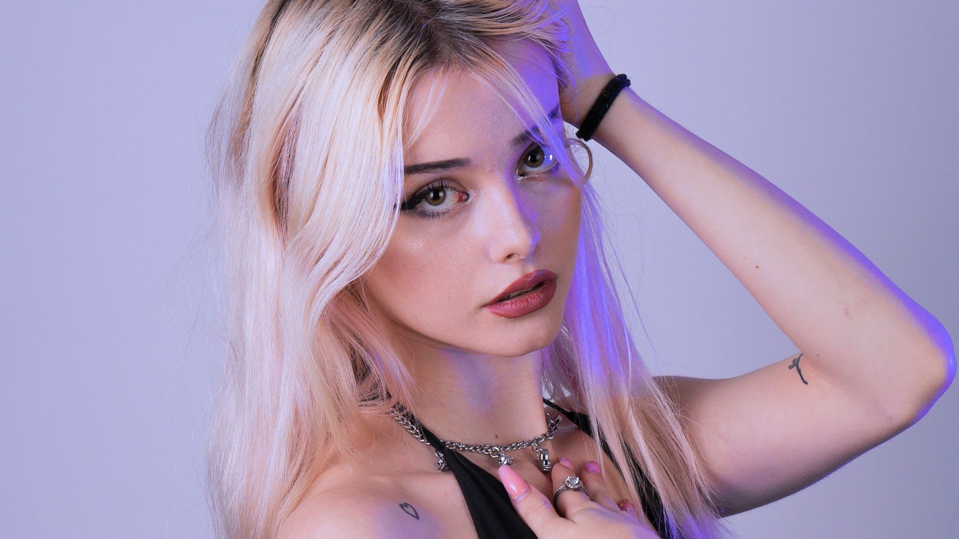 10 reasons why men love confident women & 10 insecure reasons they don't