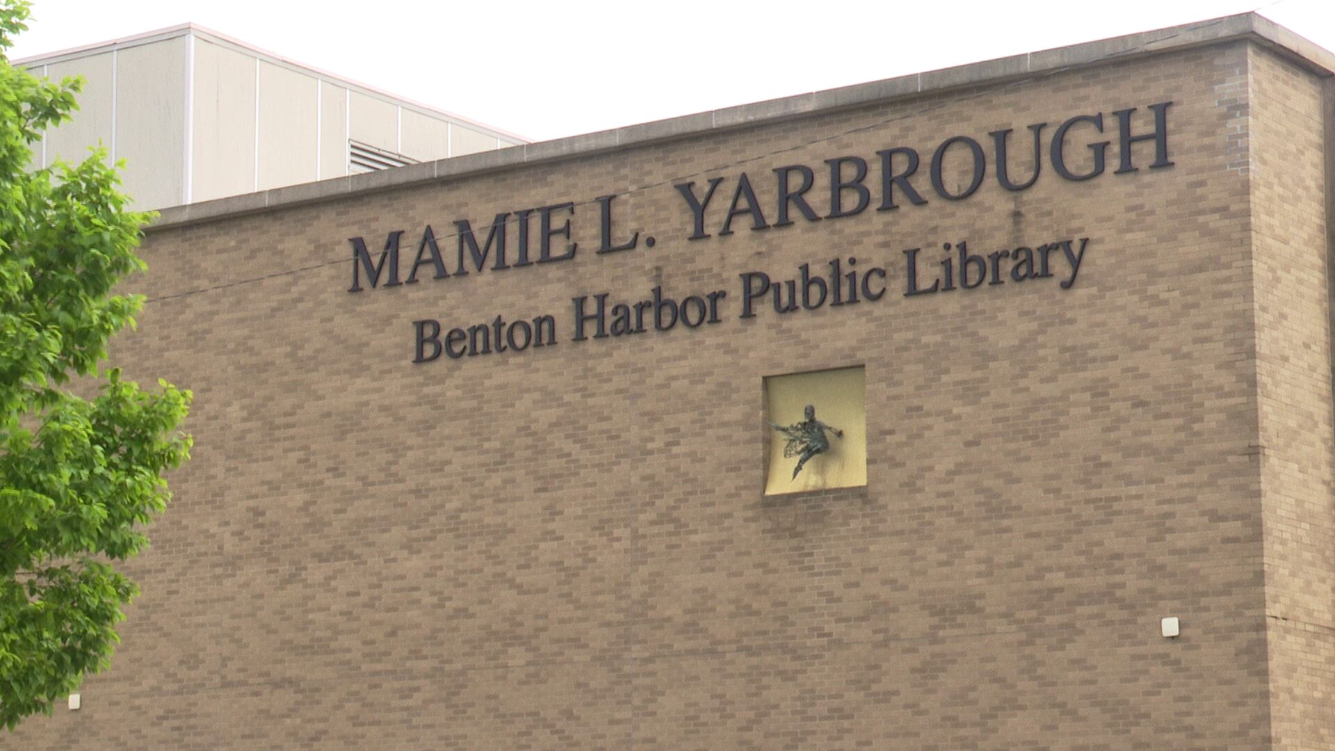 Benton Harbor library receives new name after city commissioner