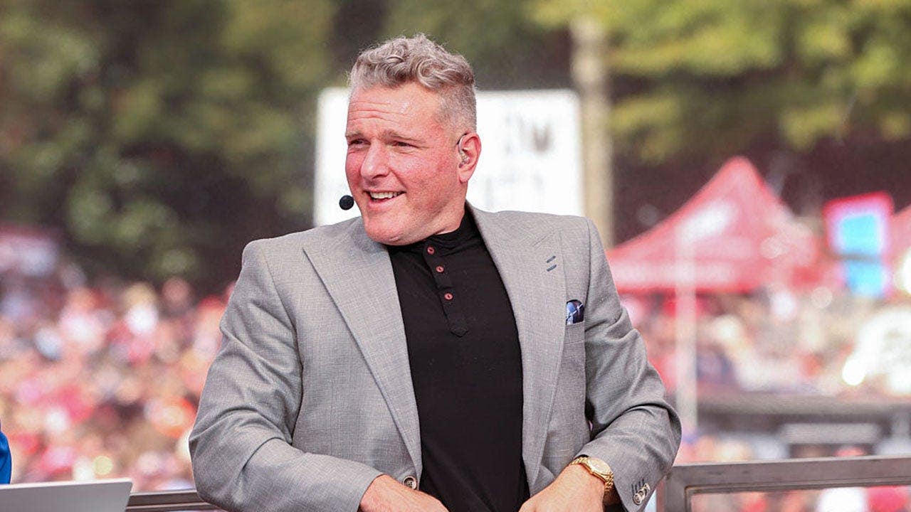 Pat McAfee wages war on Omaha's famous Jell-O shot bar after crew gets ...