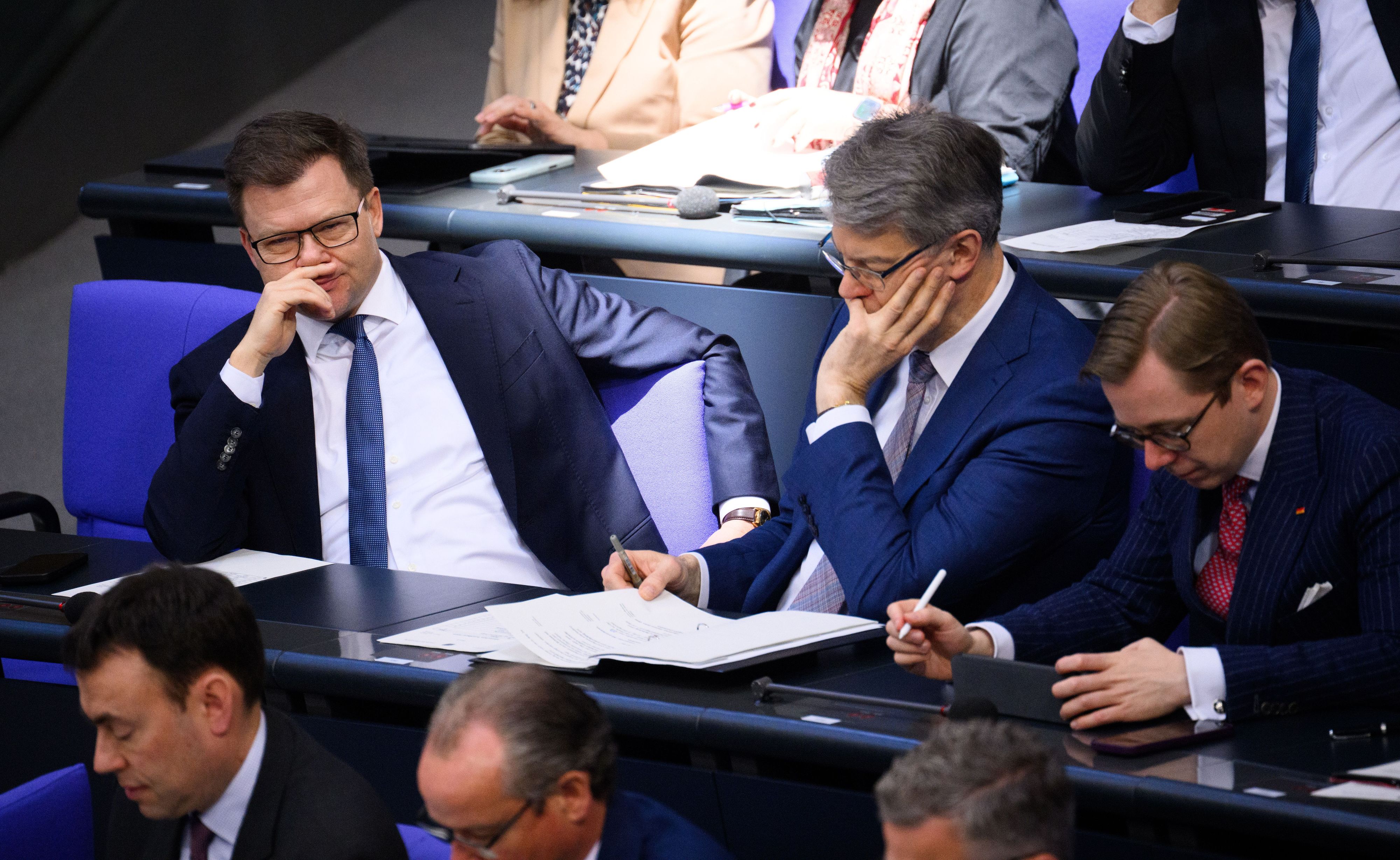 Kräfte aus eigenen Reihen blockieren Klingbeils Investitionen