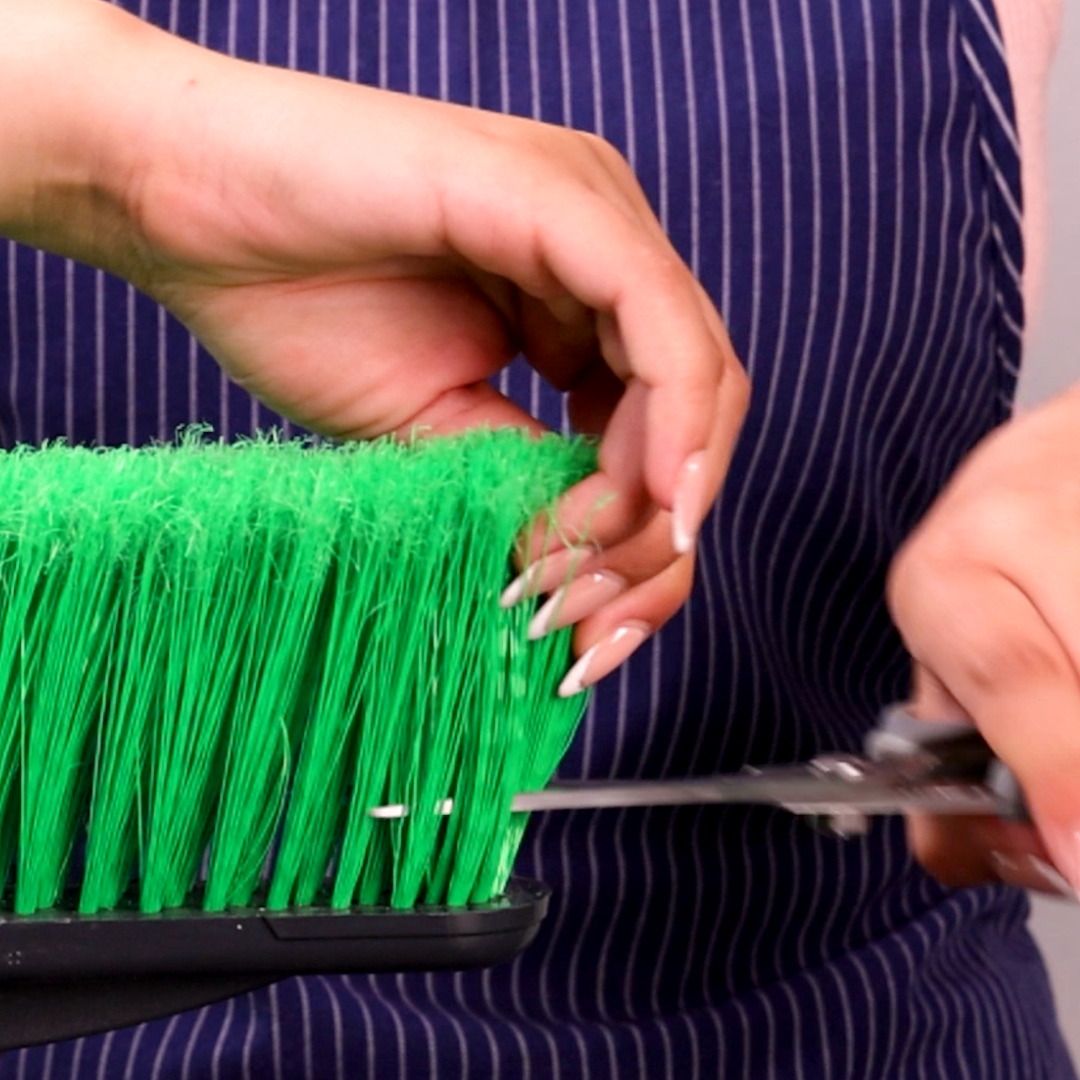 DIY garden rake from an old broom! 🤩🧹