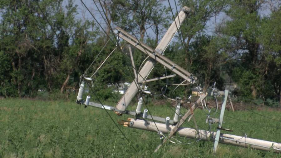 Shelters set up for Kansans left without power in triple-digit heat
