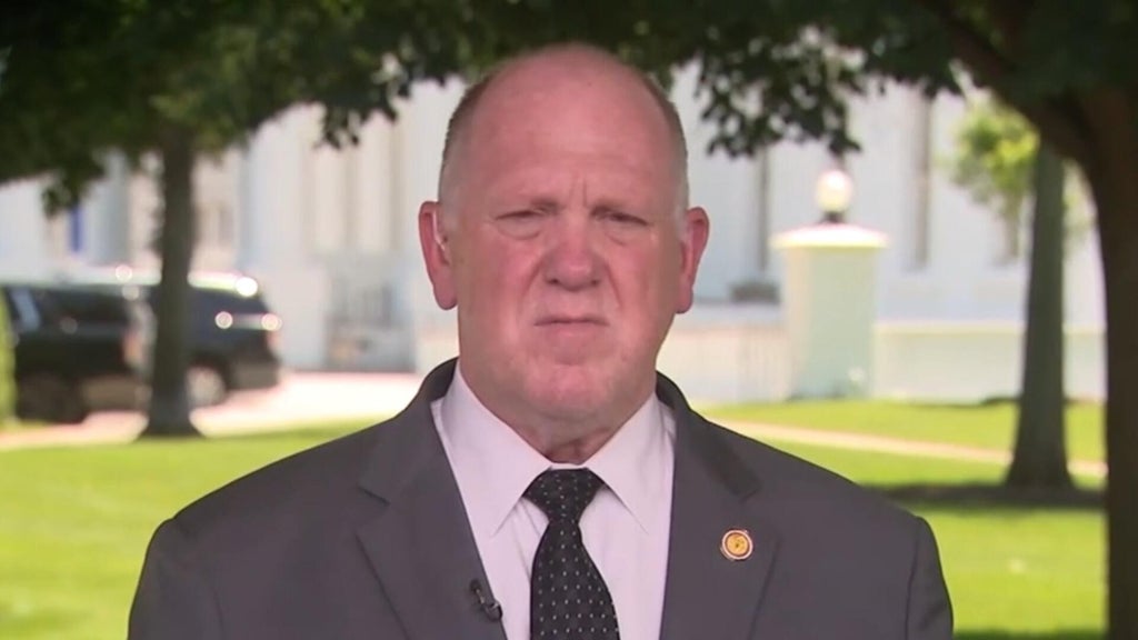 Border czar Tom Homan taunts New York Gov. Kathy Hochul with threats of ...