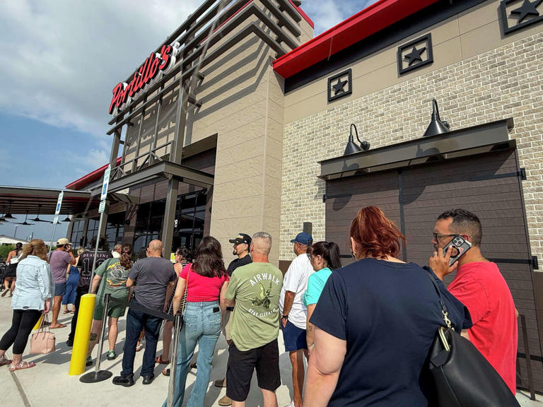 Inside the cult of Portillo's as its first San Antonio-area restaurant ...
