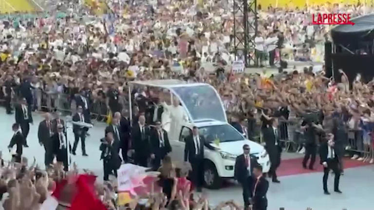 Papa Leone XIV in Spagna, Prevost accolto da 40mila persone allo Stadio ...