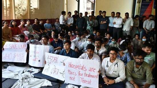 SRNH junior doctors’ strike enters second day; services remain hit