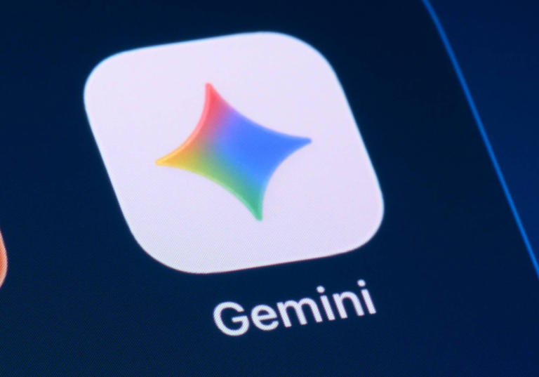 Nova IA da Apple dispensa Gemini para a Siri, mas ainda precisa do Google