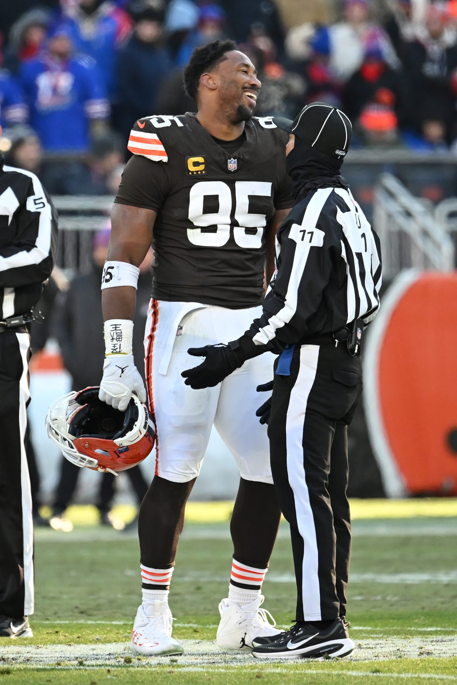 “The guy is happy in LA” NFL fans react to Myles Garrett’s throwing ...