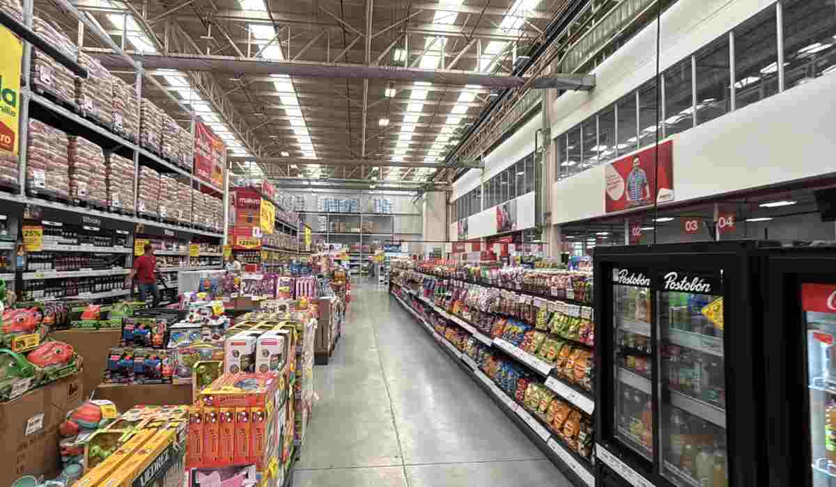 Tradicional supermercado sacó remates de productos para el mundial ...