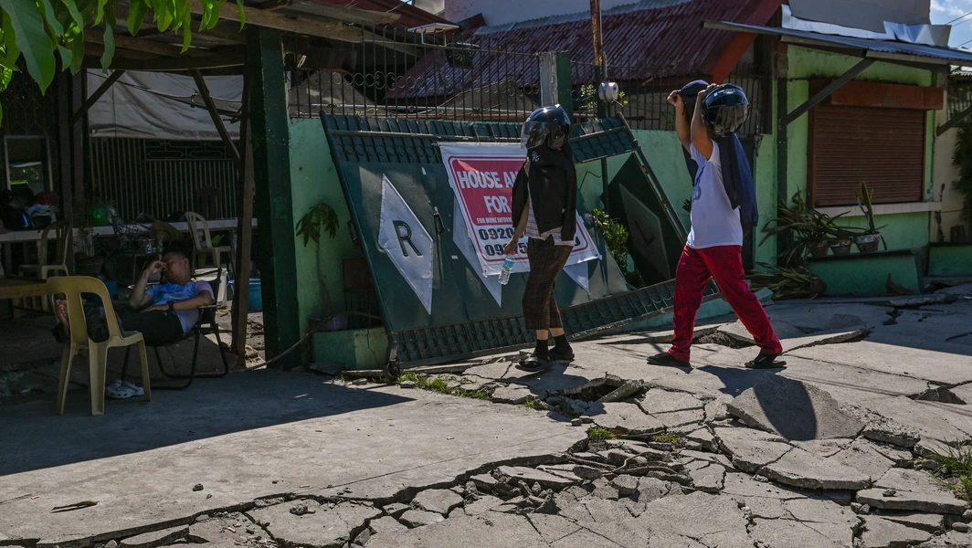 Philippines quake kills 35 as shockwaves circle globe