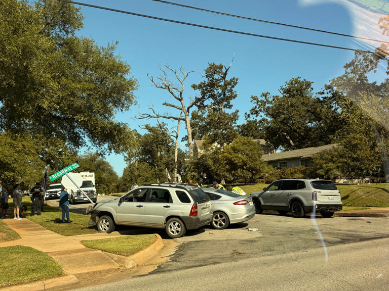 Lane reopen after wreck near Tyler’s Bergfeld Park