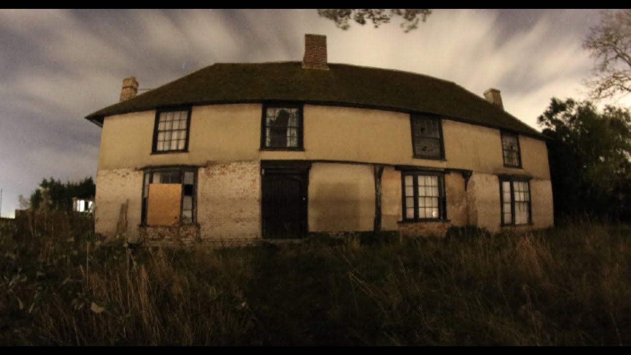 Exploring haunted house at night (scary place) abandoned