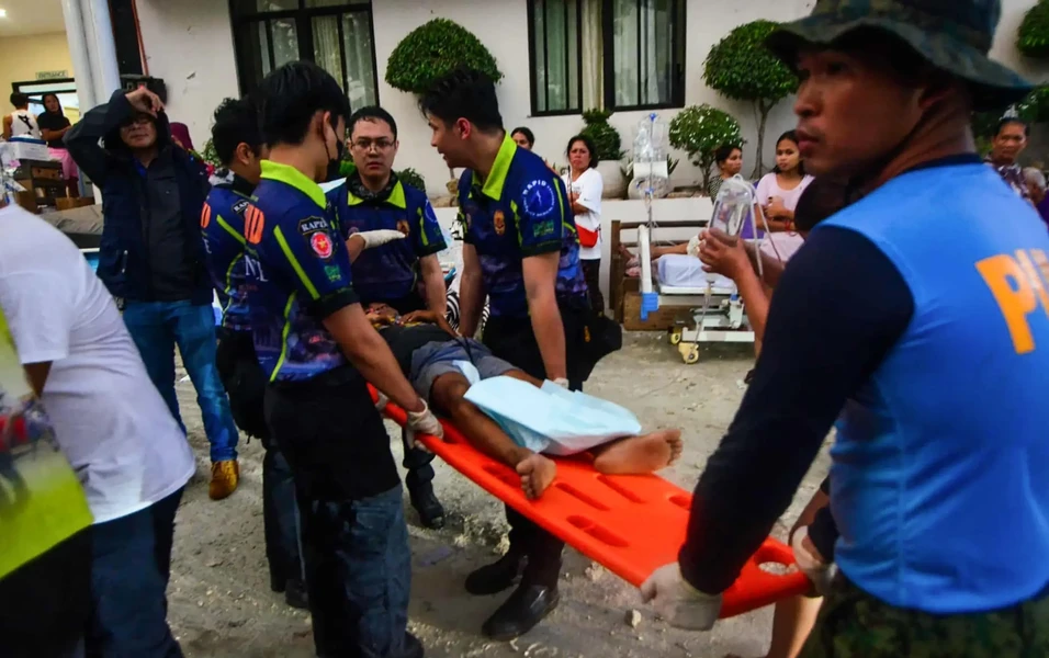 Philippines quake kills 35 as shockwaves circle globe