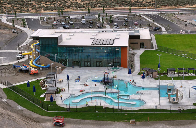How to beat the lines at the new Pasco Aquatic Center. Take a look inside
