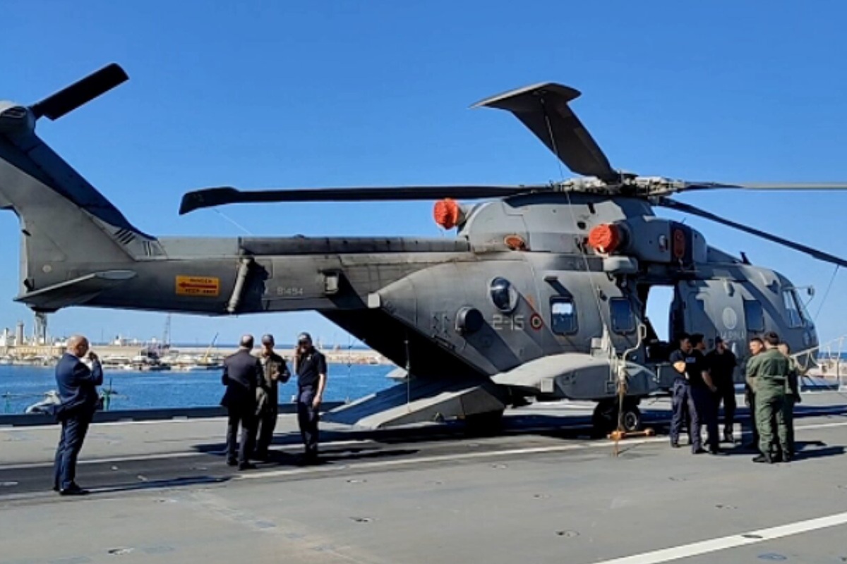 Marina militare in festa a Palermo, la portaerei Cavour apre le ...
