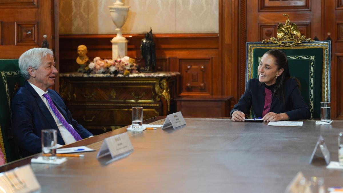 Sheinbaum analiza con JP Morgan solidez económica de México