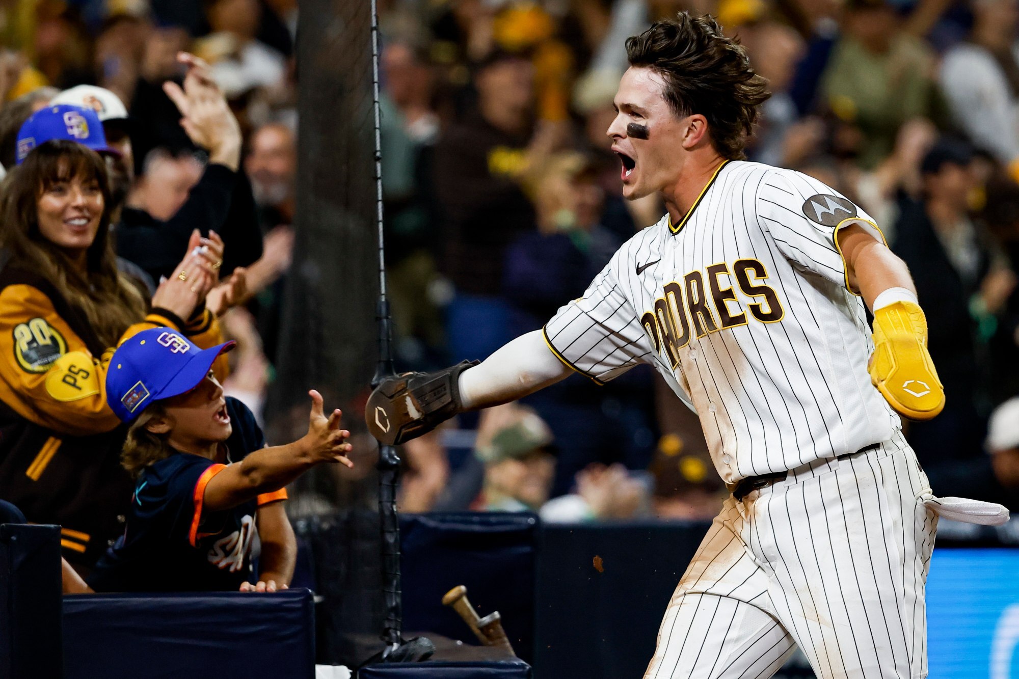 Padres hit, bunt their way to victory over Reds in series opener