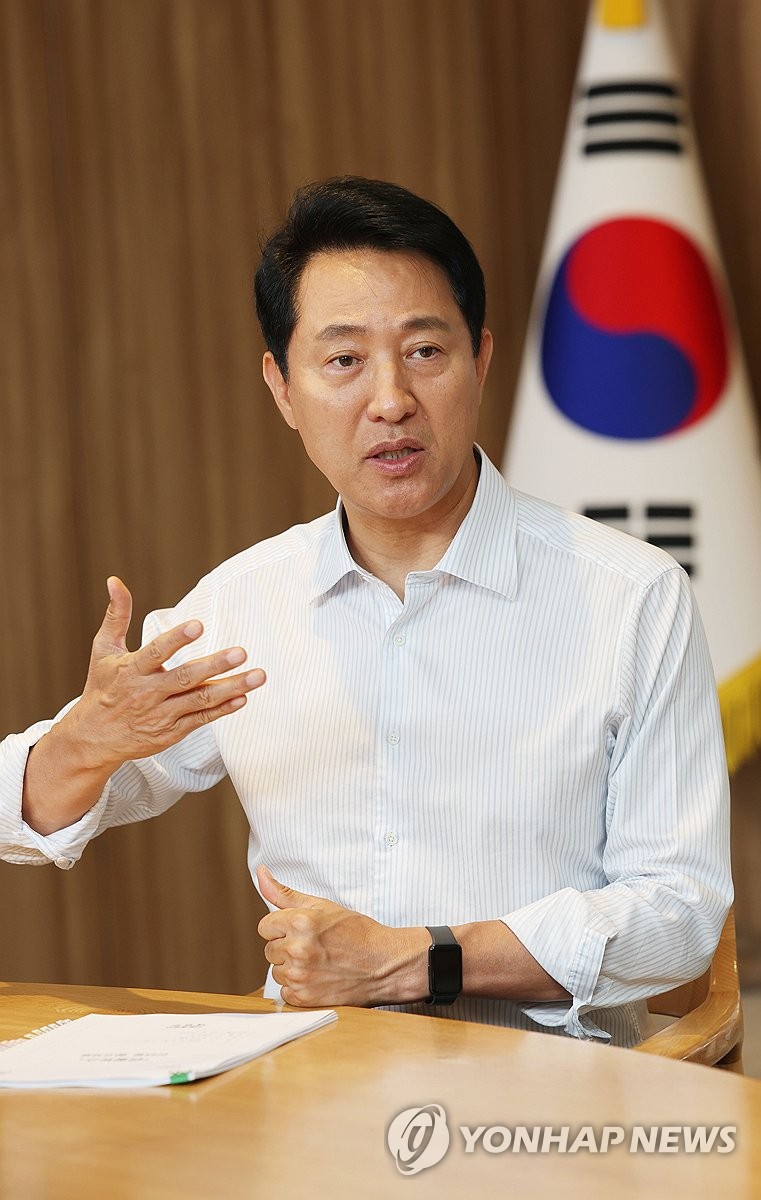 Seoul mayor gives interview