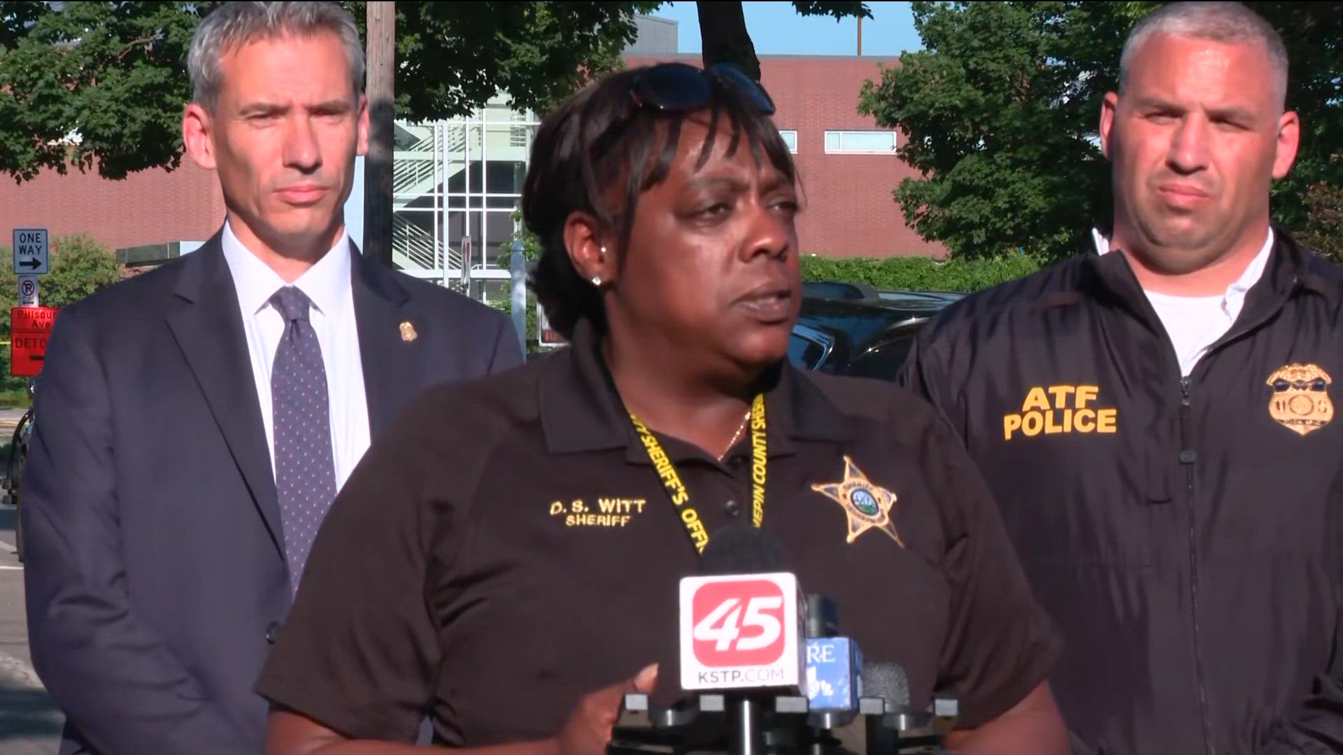 Sheriff: Negotiations ongoing with suspect in standoff