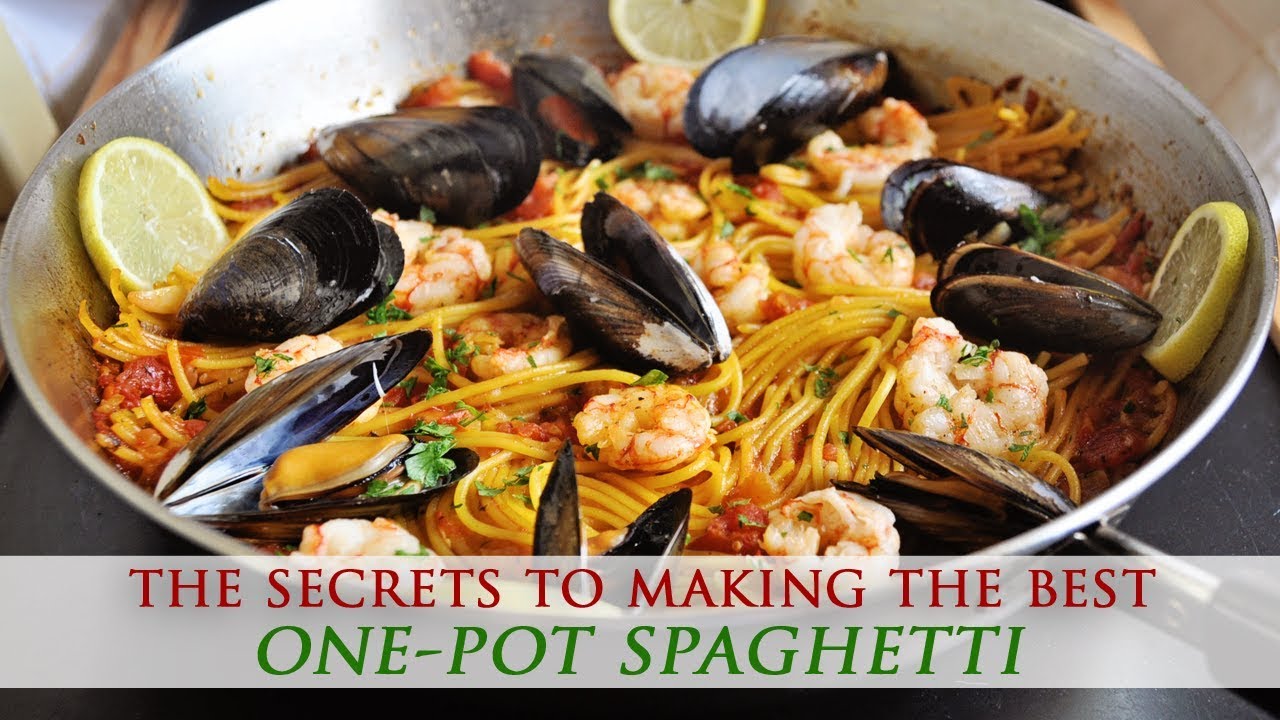 One-pot saffron spaghetti with shrimp and mussels: Easy seafood recipe