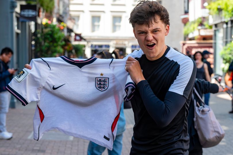 England fans can't tell the difference between £12 fake football shirts ...