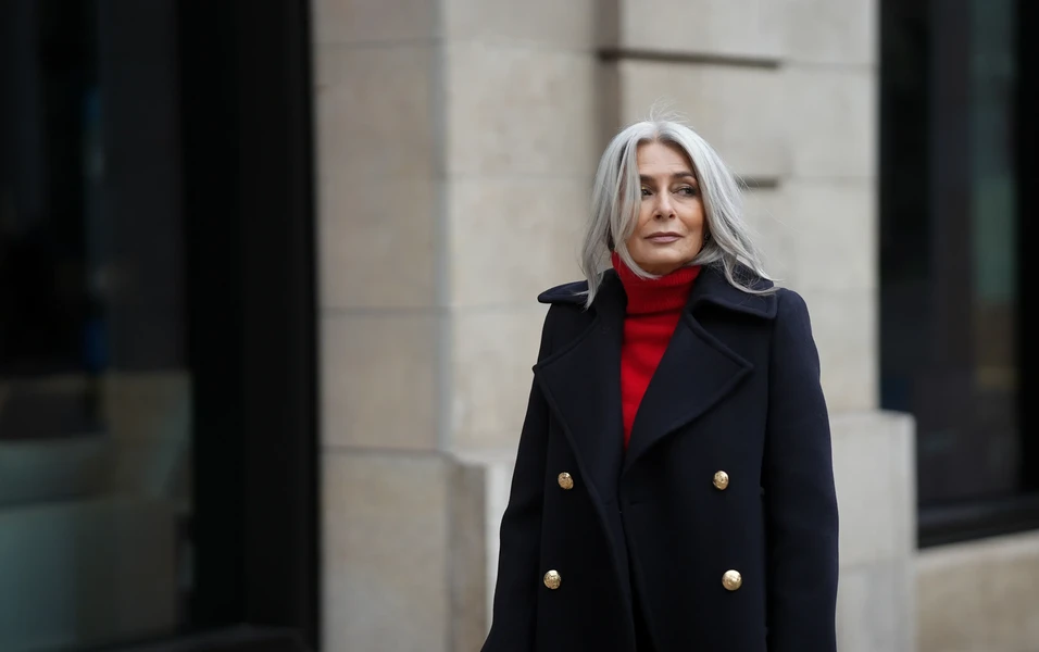 Young woman’s gray hair journey sparks global beauty debate