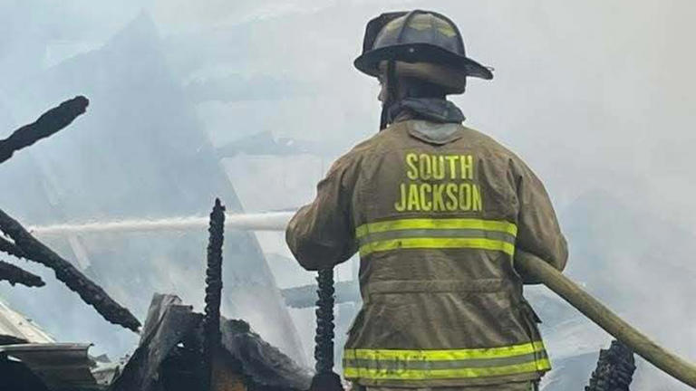 Nicholson barn fire: Crews extinguish blaze on New Kings Bridge Road