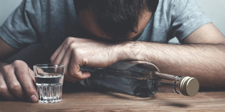 Heavy drinking impairs next-day cognitive functioning in college students
