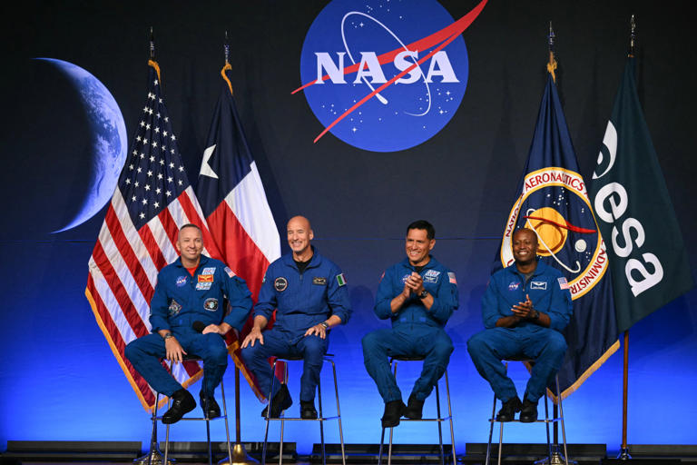 NASA taps test pilots and a space station record-breaker for next ...