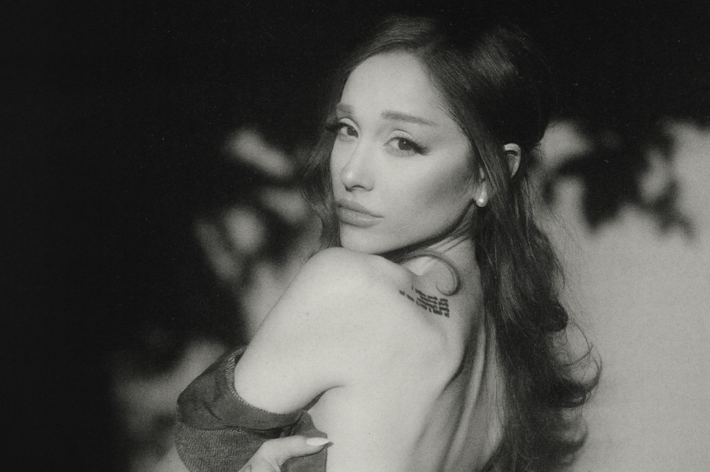Ariana Grande anuncia tracklist de 'Petal' durante show em Los Angeles