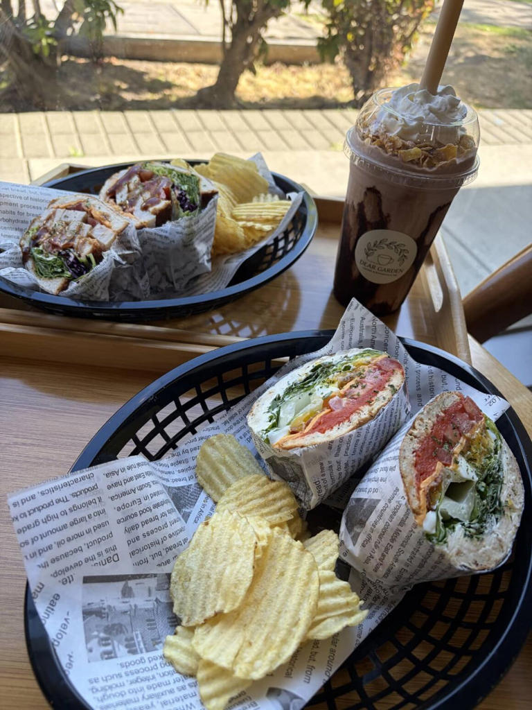 A new bagel and salad cafe just took over Richmond's beloved Bubble ...
