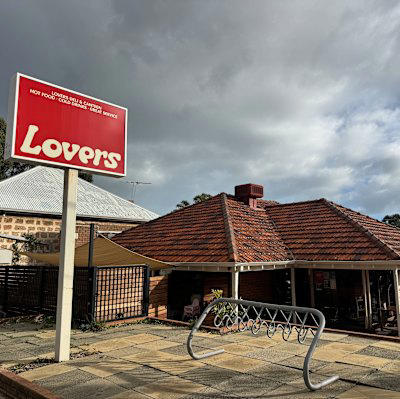 Bureaucratic parking battle pushes Perth cafe to brink of closure