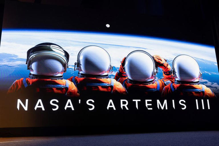 NASA taps US, Italian astronauts for Artemis mission with SpaceX, Blue ...