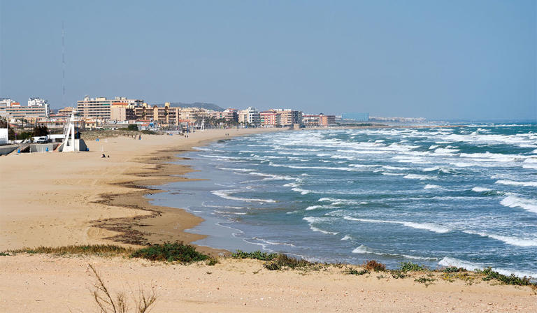 Horror at holiday beach as paddleboarders find body near busy resort
