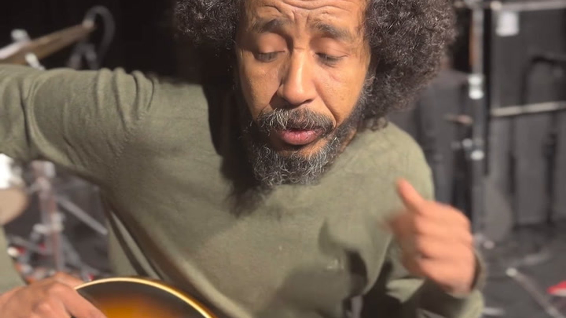 The story of Ousmane Ag Mossa's Gibson: 16 years of touring and repairs