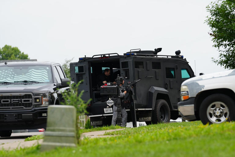 Overnight standoff ends with barricaded man in Clarksville police custody
