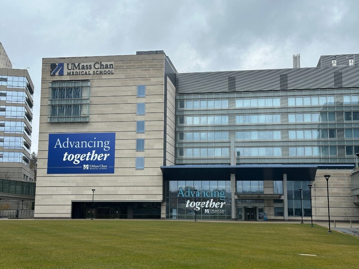 $10M scholarship plan at UMass Chan advances in state bill